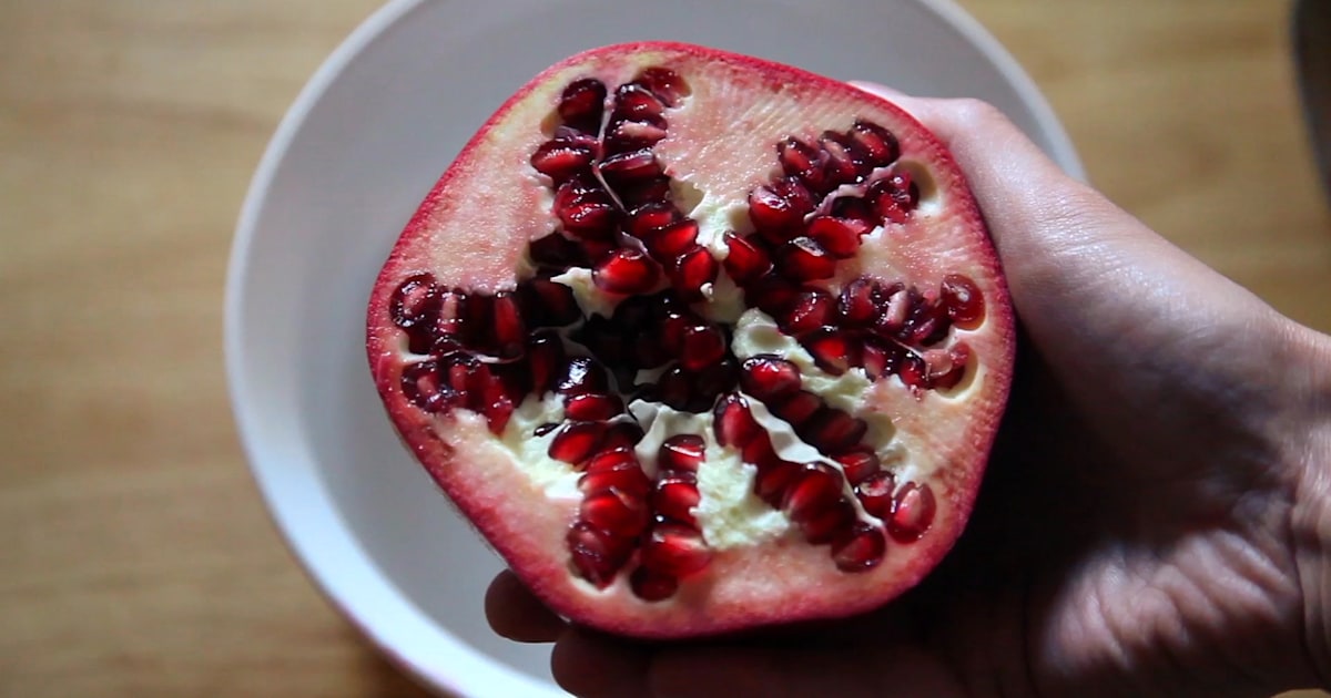 How to open a pomegranate