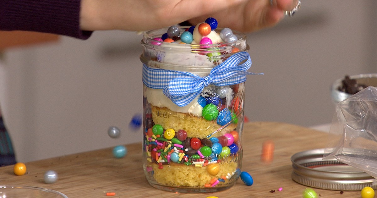 Bake-off! Hoda, Jenna make cake in a jar