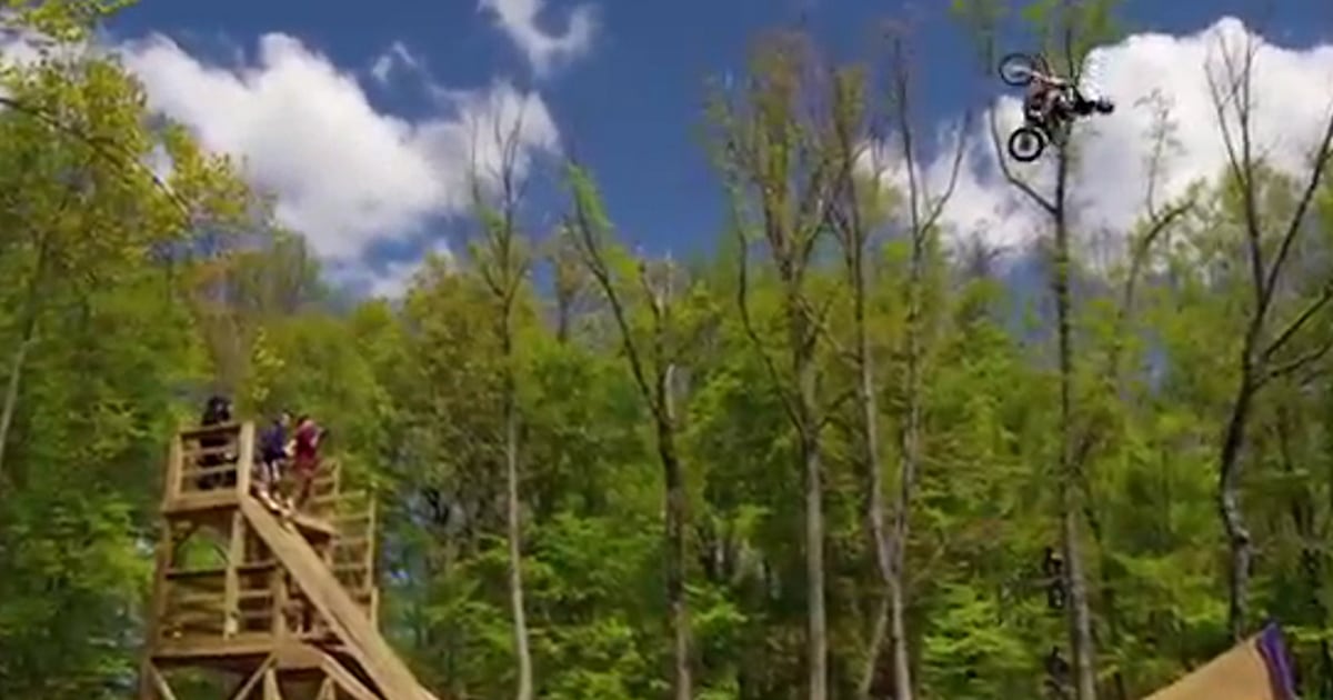 Daredevil performs first-ever triple back flip on dirt bike