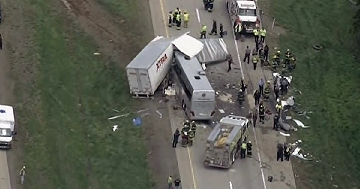 5 killed in 2 separate bus crashes
