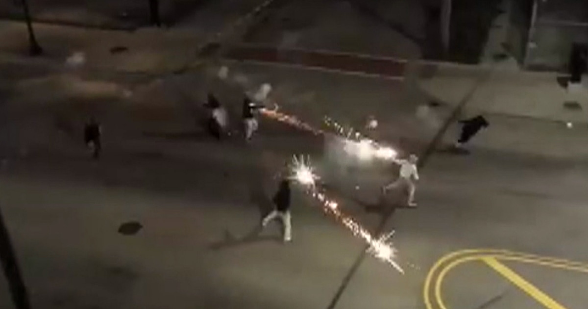 Watch: Roman candle battle breaks out in Chicago
