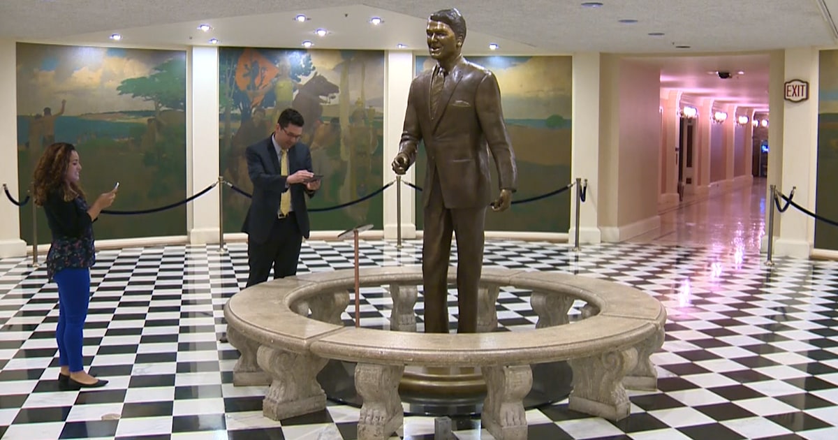 Ronald Reagan statue unveiled in California
