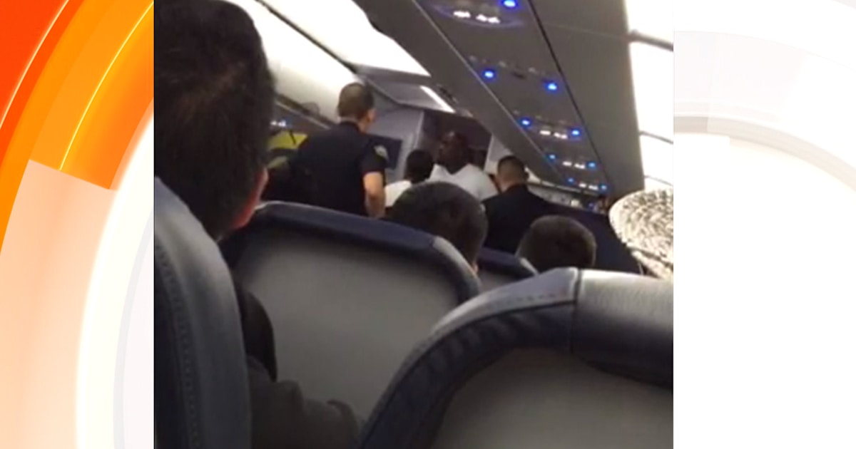 7 passengers kicked off flight after reported overbooking