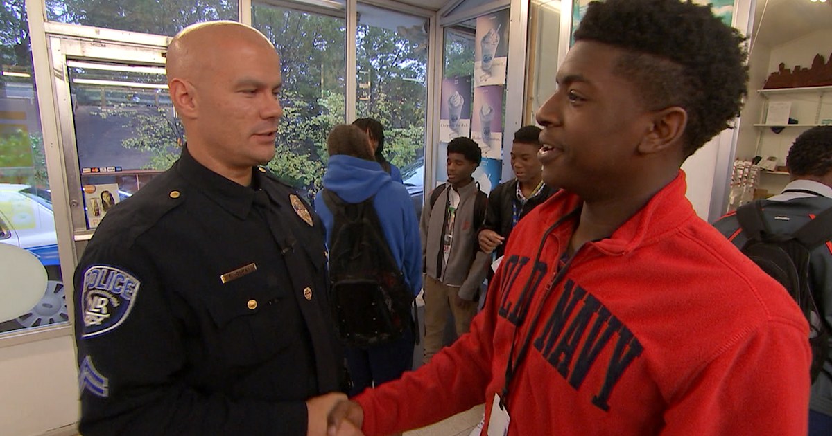 ‘Social media cop’ inspires local community