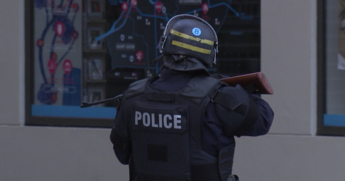 2 dead, 7 arrested after Paris raid targets key terror suspect