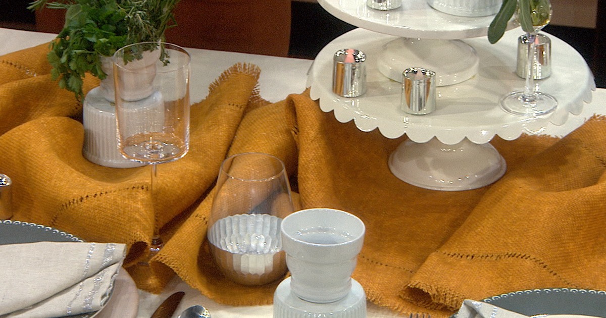 Herb arrangements, bunched runner: Glam up your holiday table