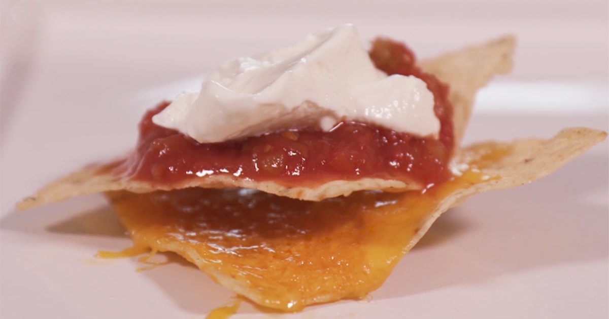 How to eat nachos like a team player