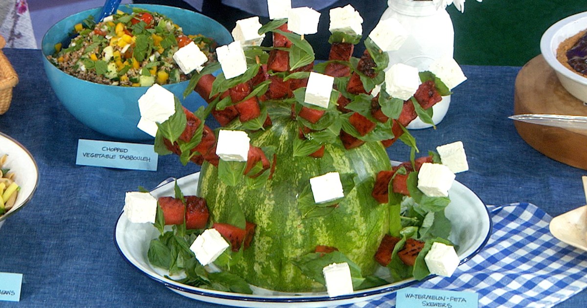 17 tips for throwing a perfect summer block party!