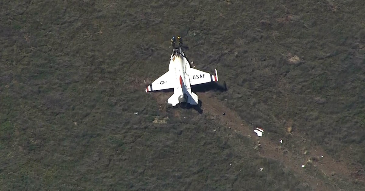 Blue Angel, Thunderbird jet crashes leave one pilot dead