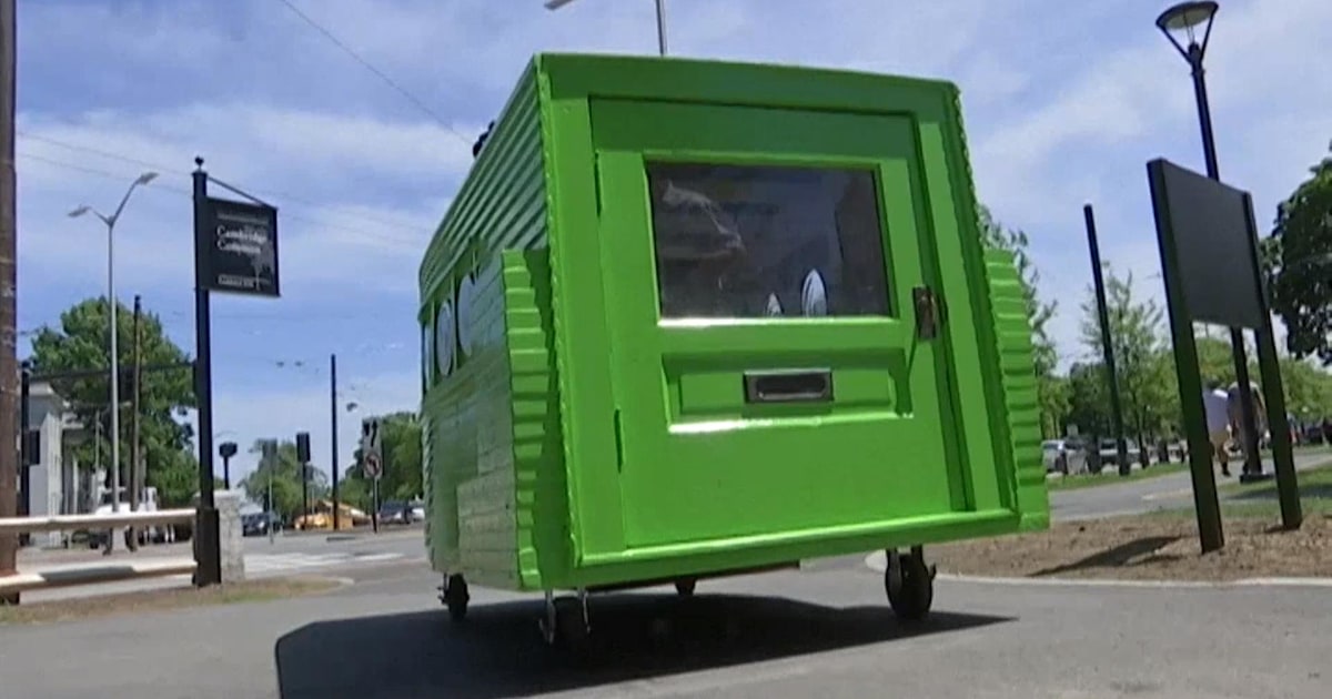 Take a tour of this 25-square-foot home