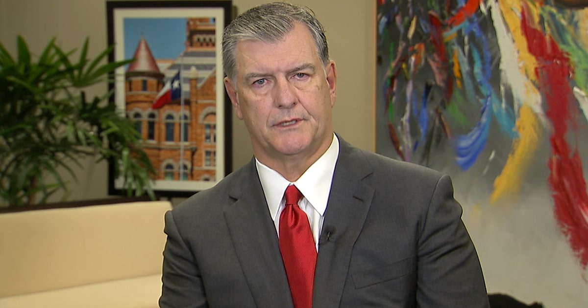 Dallas mayor: Police shooting suspects are ‘not cooperating’