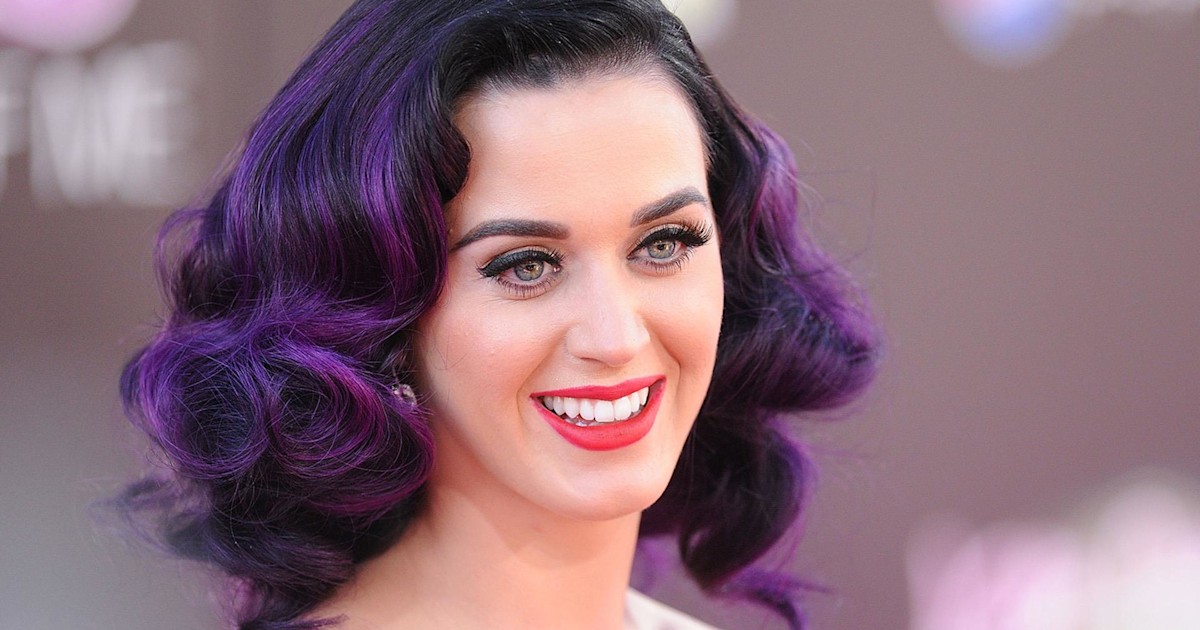 Katy Perry celebrates Twitter milestone with chill night at home