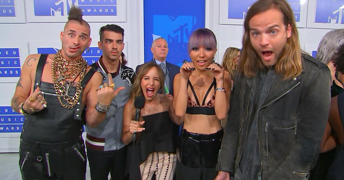 VMA red carpet: Stars give shout-outs to Kathie Lee and Hoda