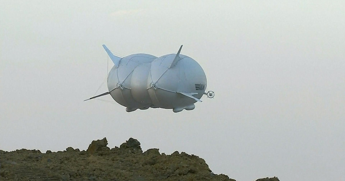 ‘Flying bum’ Airlander 10, world’s largest aircraft, takes first test ...