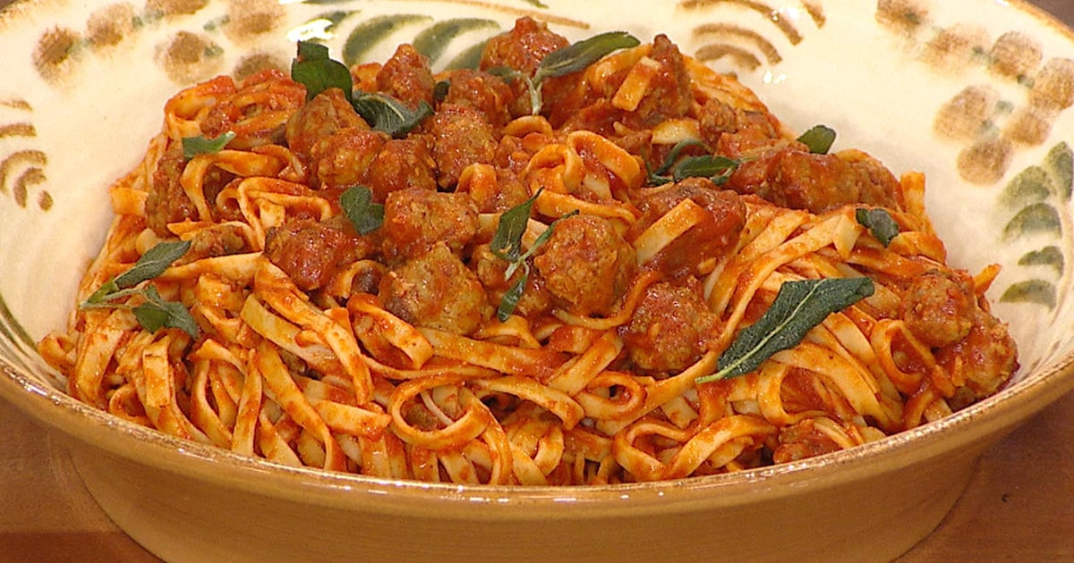 Tagliatelle with Italian sausage: Hunky twin cooks make it ‘twintastic’