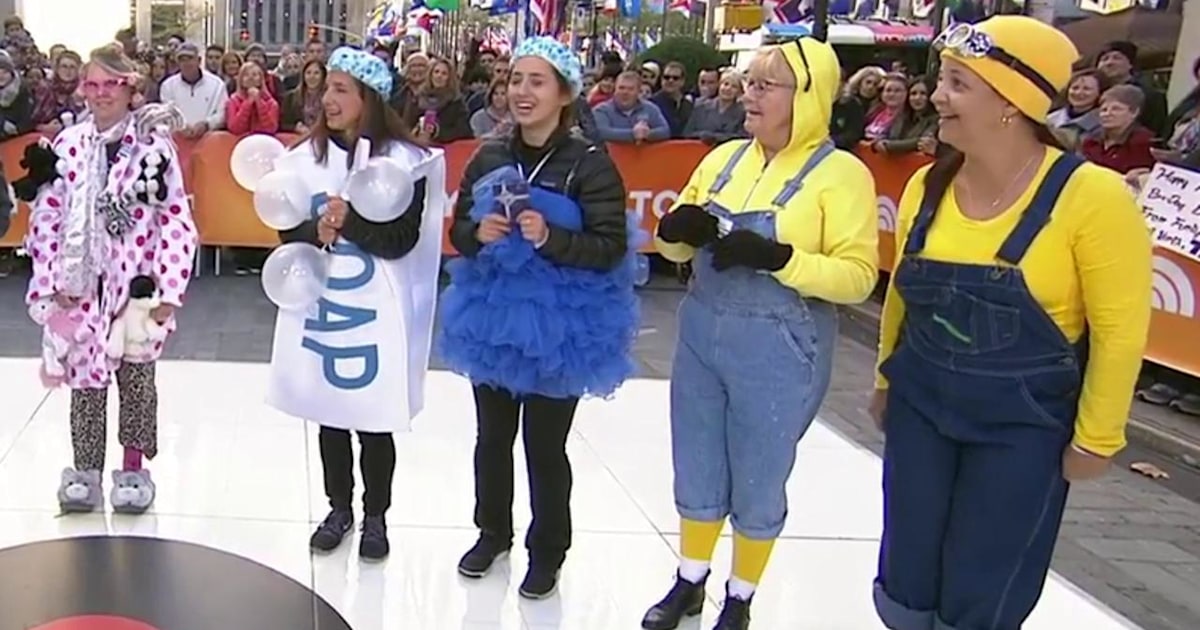 Crazy Cat Lady wins TODAY’s Halloween costume contest