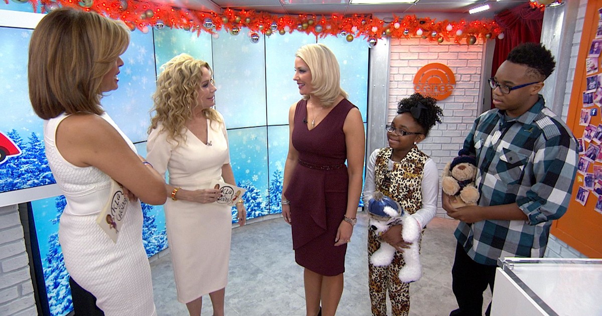 Kay Jewelers donates $100,000 worth of plush toys to the TODAY Toy Drive