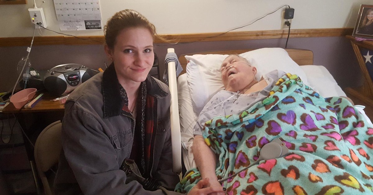 Watch caregiver sing a final hymn for Helen