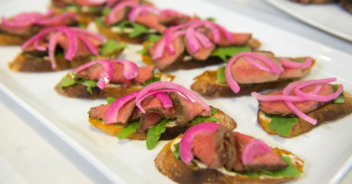 Filet on toast, grilled ham and cheese: Carson and Siri Daly pair them ...