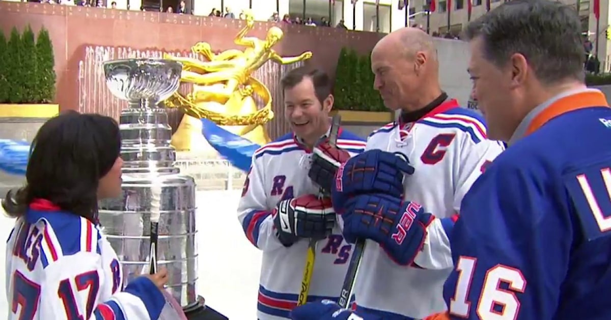 See 3 hockey legends hit the ice at Rockefeller Center rink