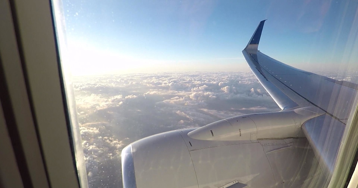 Airline passenger bumping is now at a 22-year low