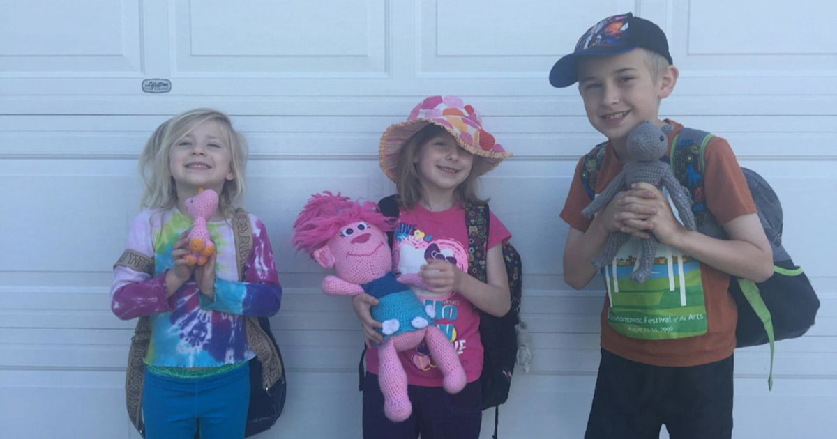 Bus driver knits custom dolls for her young passengers