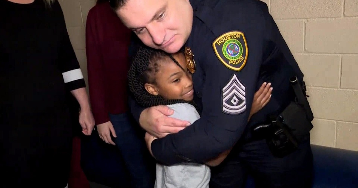 This 7-year-old girl is out to hug police officers in all 50 states