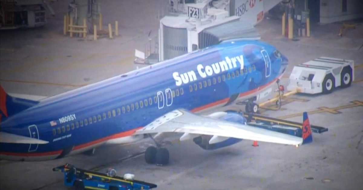 Hundreds stranded in Mexico after airline abruptly ends service