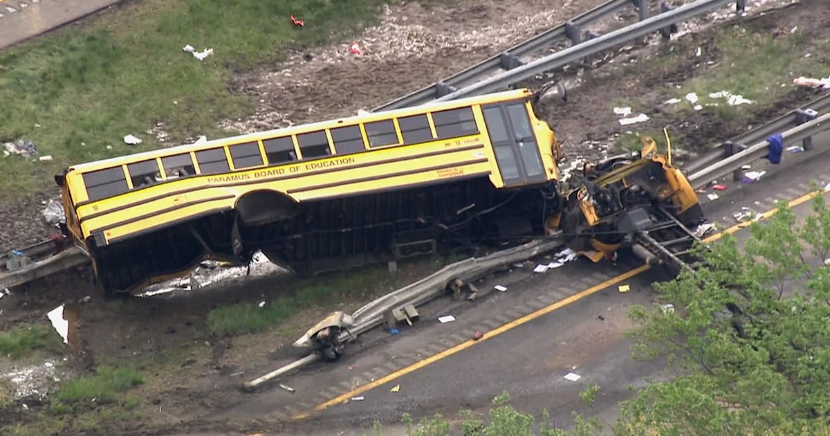 All new school buses should have seat belts, officials say