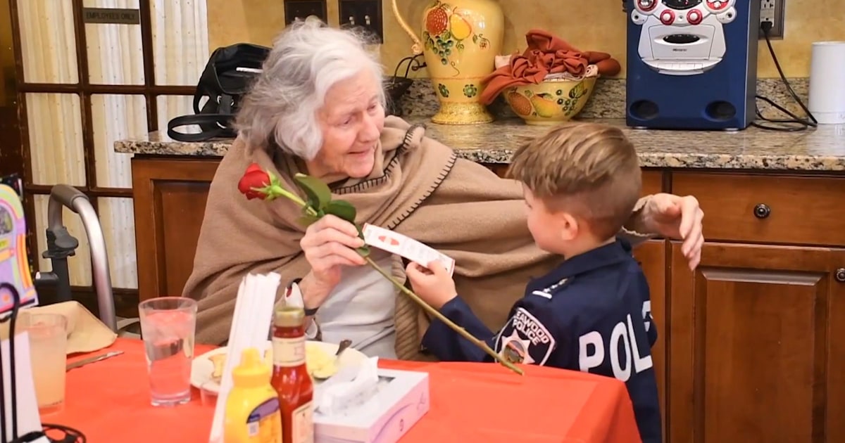 6-year-old playing ‘police officer’ hands out hugs at nursing homes