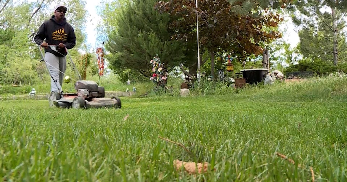Meet the man traveling across the US to mow lawns for free