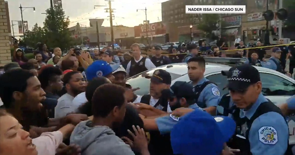 Violence breaks out in Chicago after fatal police shooting