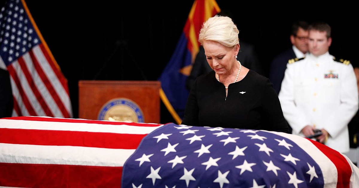 McCain’s family greets mourners in Arizona paying final respects to senator