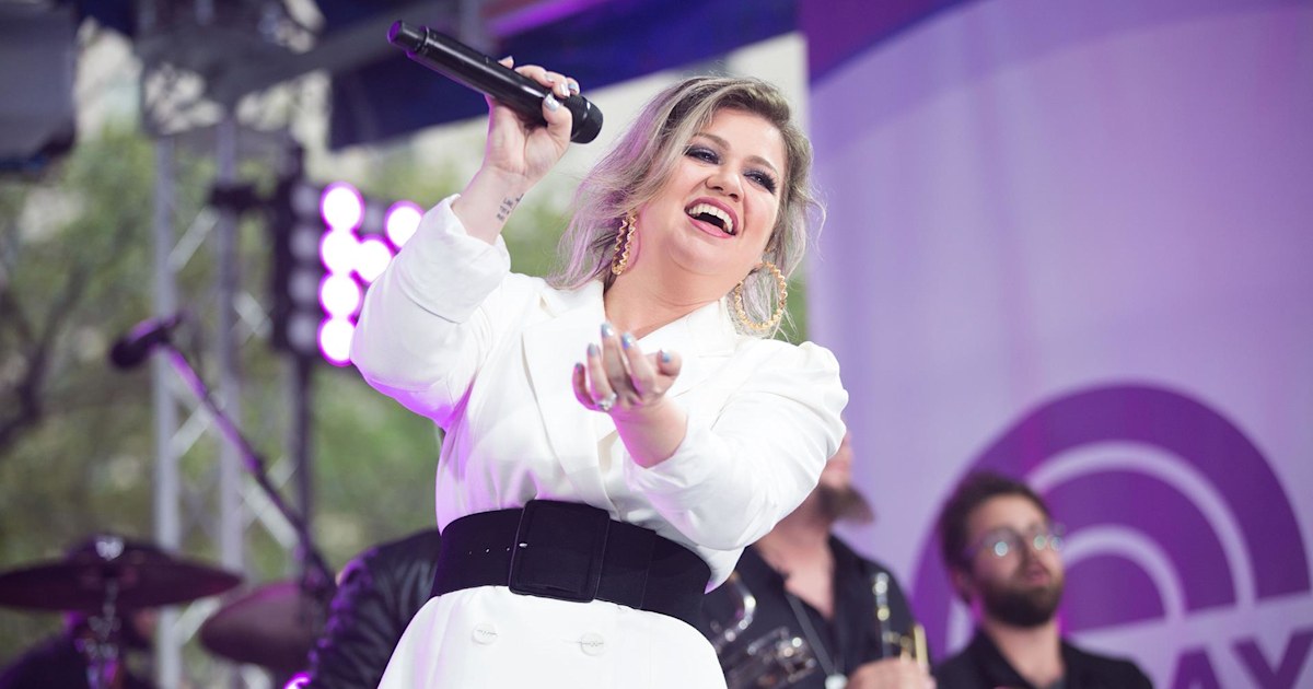 Kelly Clarkson sings ‘Whole Lotta Woman’ live on TODAY