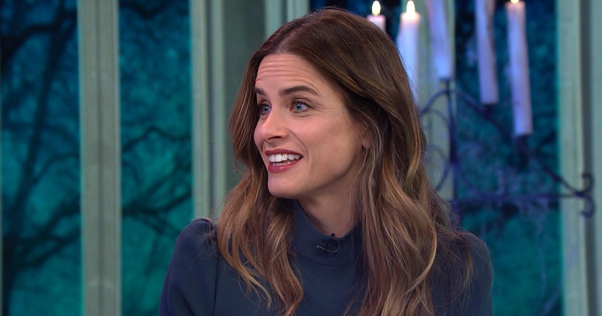 Amanda Peet talks new show ‘The Romanoffs’
