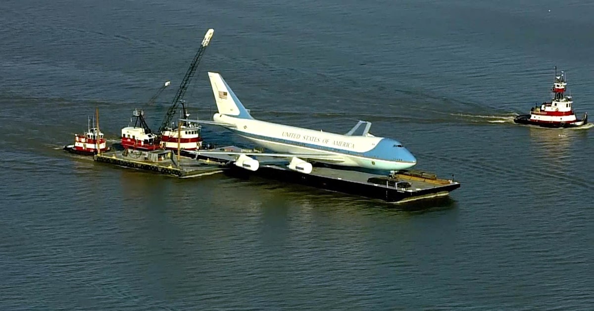 Air Force One replica to give glimpse inside president’s plane