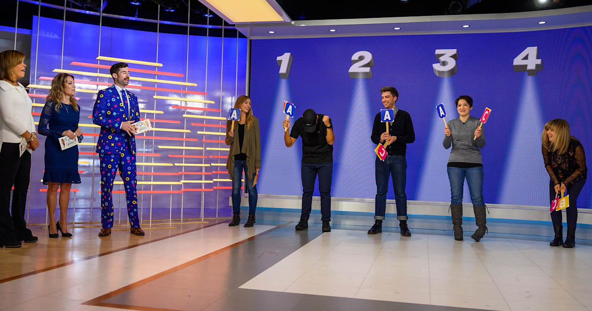 Scott Rogowsky hosts a game of HQ Trivia with TODAY fans