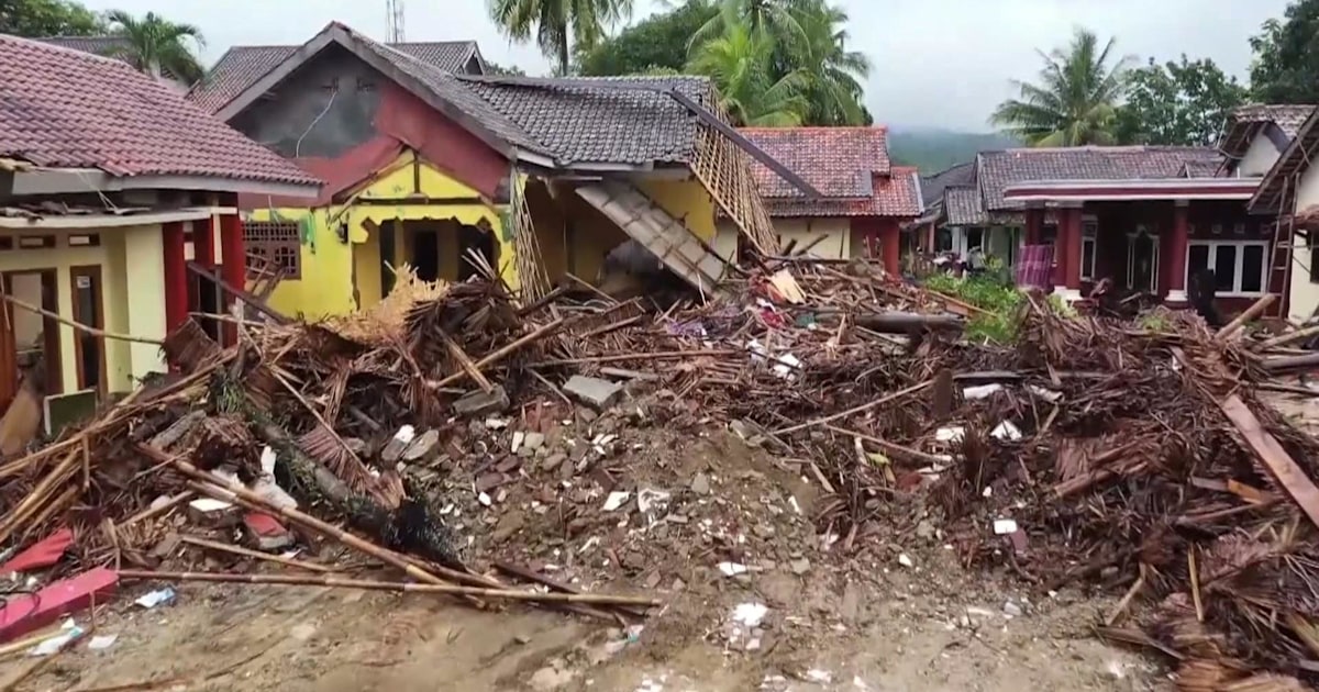 New tsunami warning puts Indonesia on edge