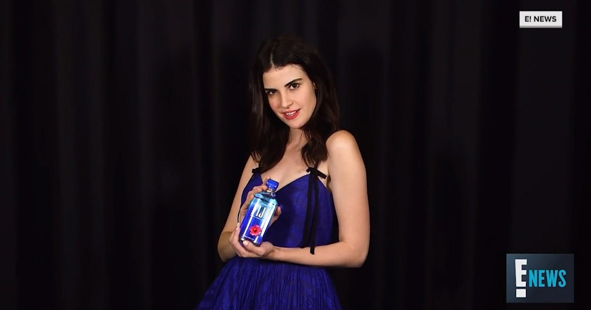 Golden Globes’ Fiji Water Girl gets her own award from E!