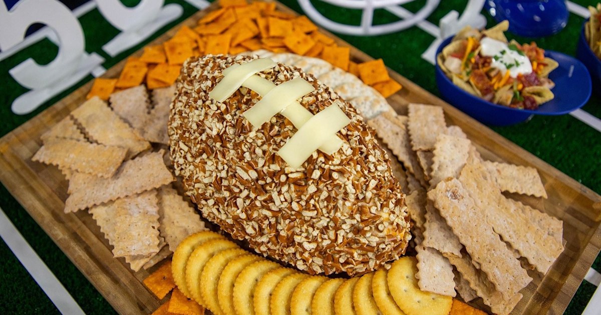 How to host a winning Super Bowl party: Food, drinks, decor