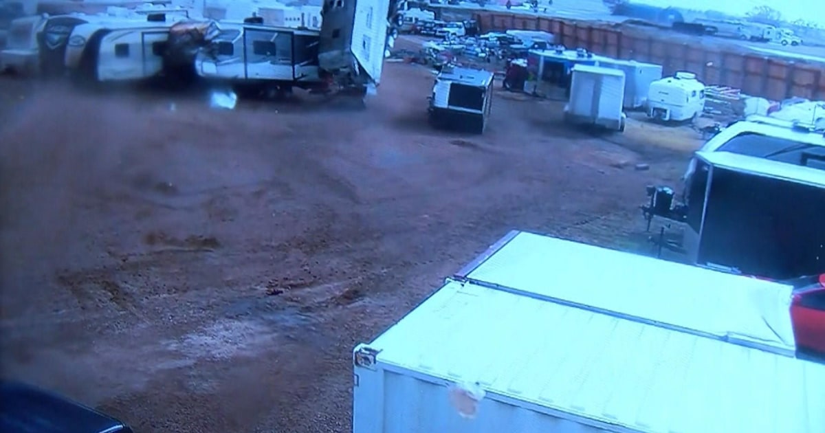 At least 1 tornado touches down in Colorado amid severe weather