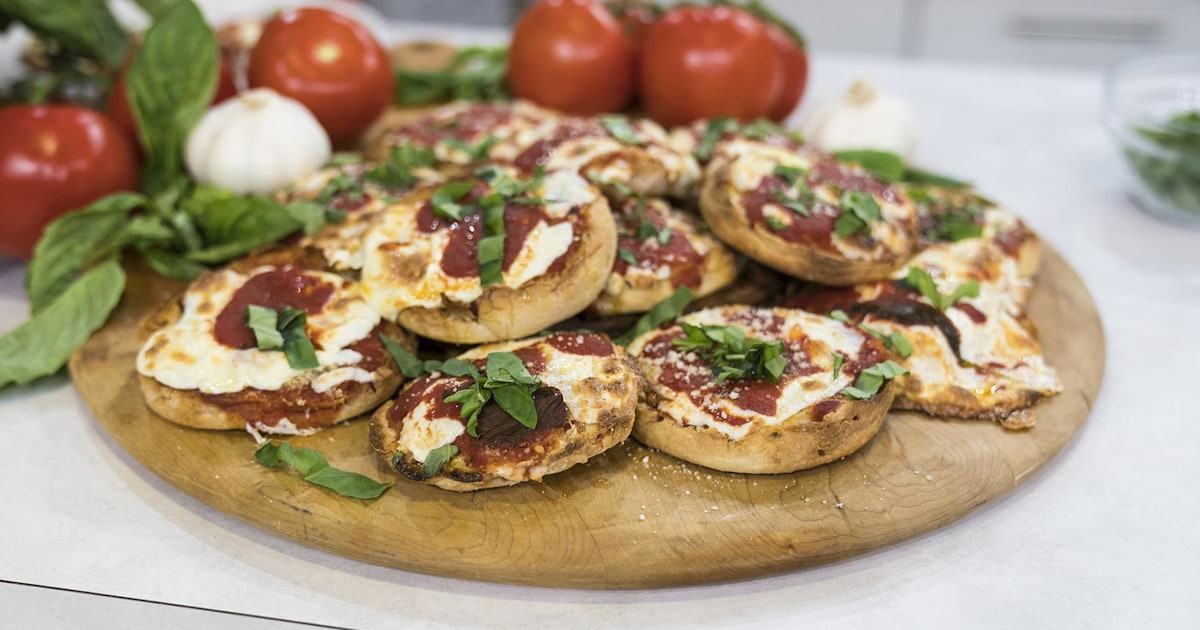 Lucali owner Mark Iacono makes English muffin pizzas