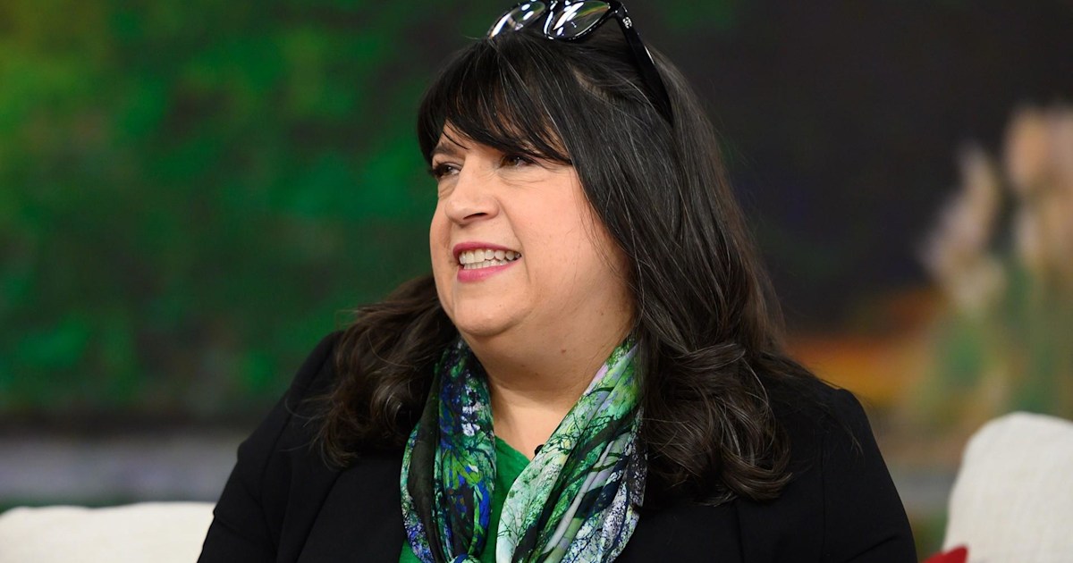 E L James reads excerpt from her steamy new book, ‘The Mister’