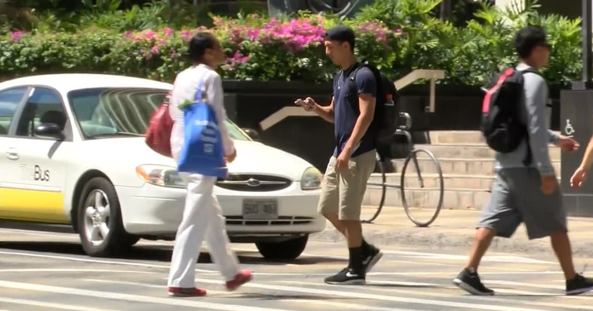 New York might place ban on texting while crossing the street