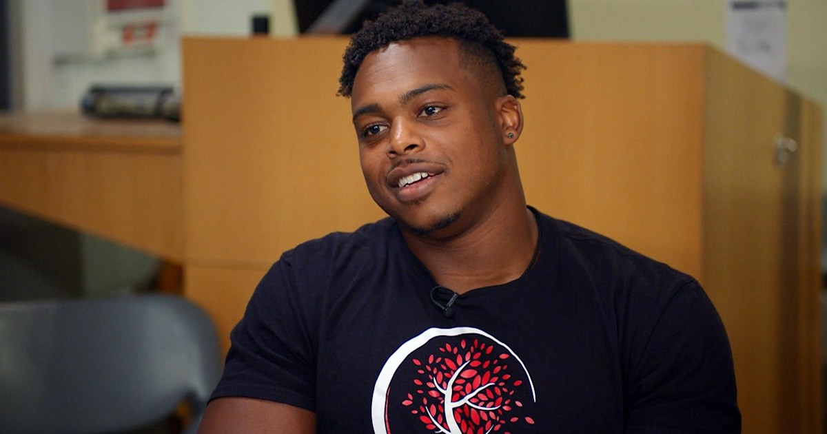 Meet the NFL player teaching a money class to college students