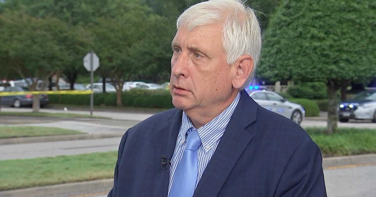 Virginia Beach mayor speaks out after deadly mass shooting
