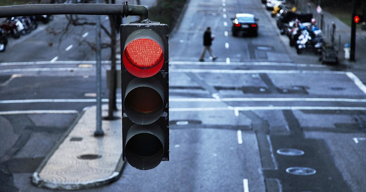 Red light car crash fatalities reach 10-year high