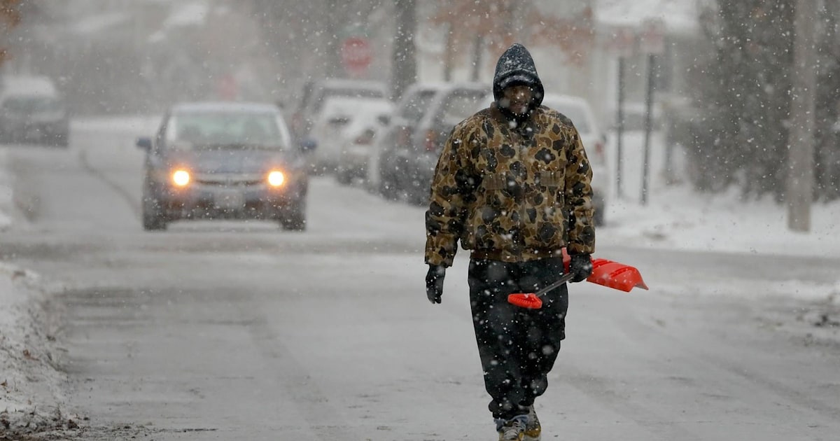 Dangerous snow and ice spread into New England