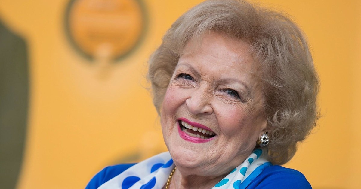 Ryan Reynolds and Sandra Bullock send Betty White birthday wishes