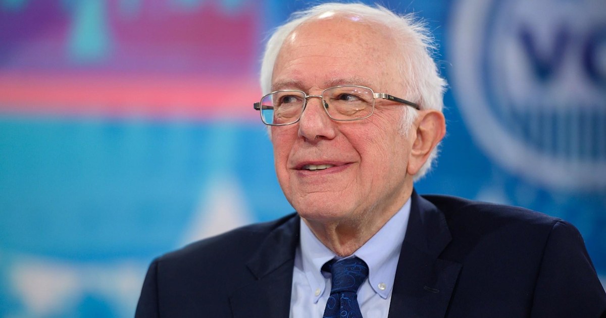 Bernie Sanders takes narrow lead in Iowa poll